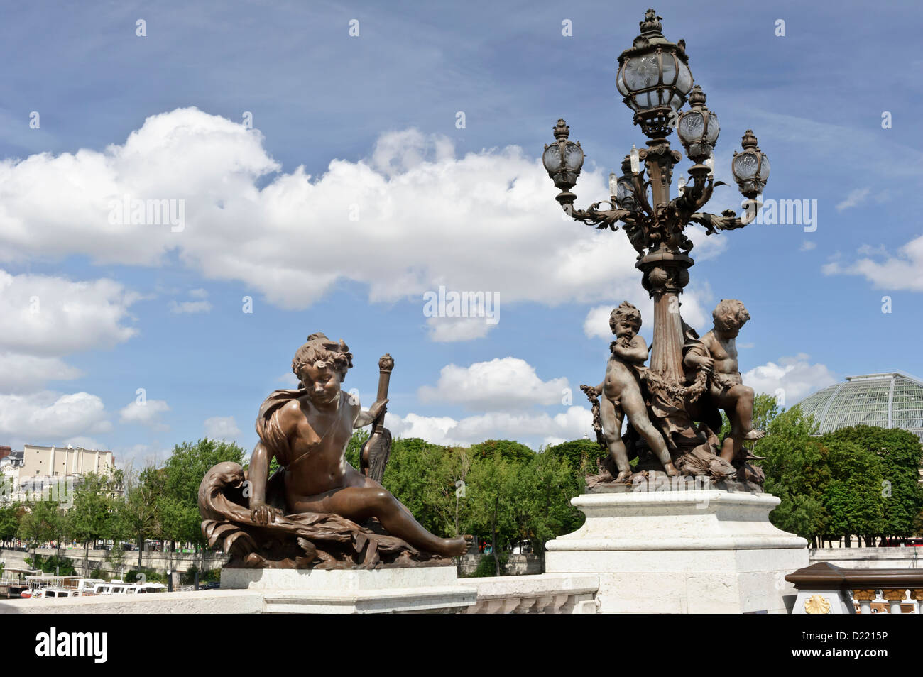Statues on Pont Alexandre III, Paris, France Stock Photo - Alamy