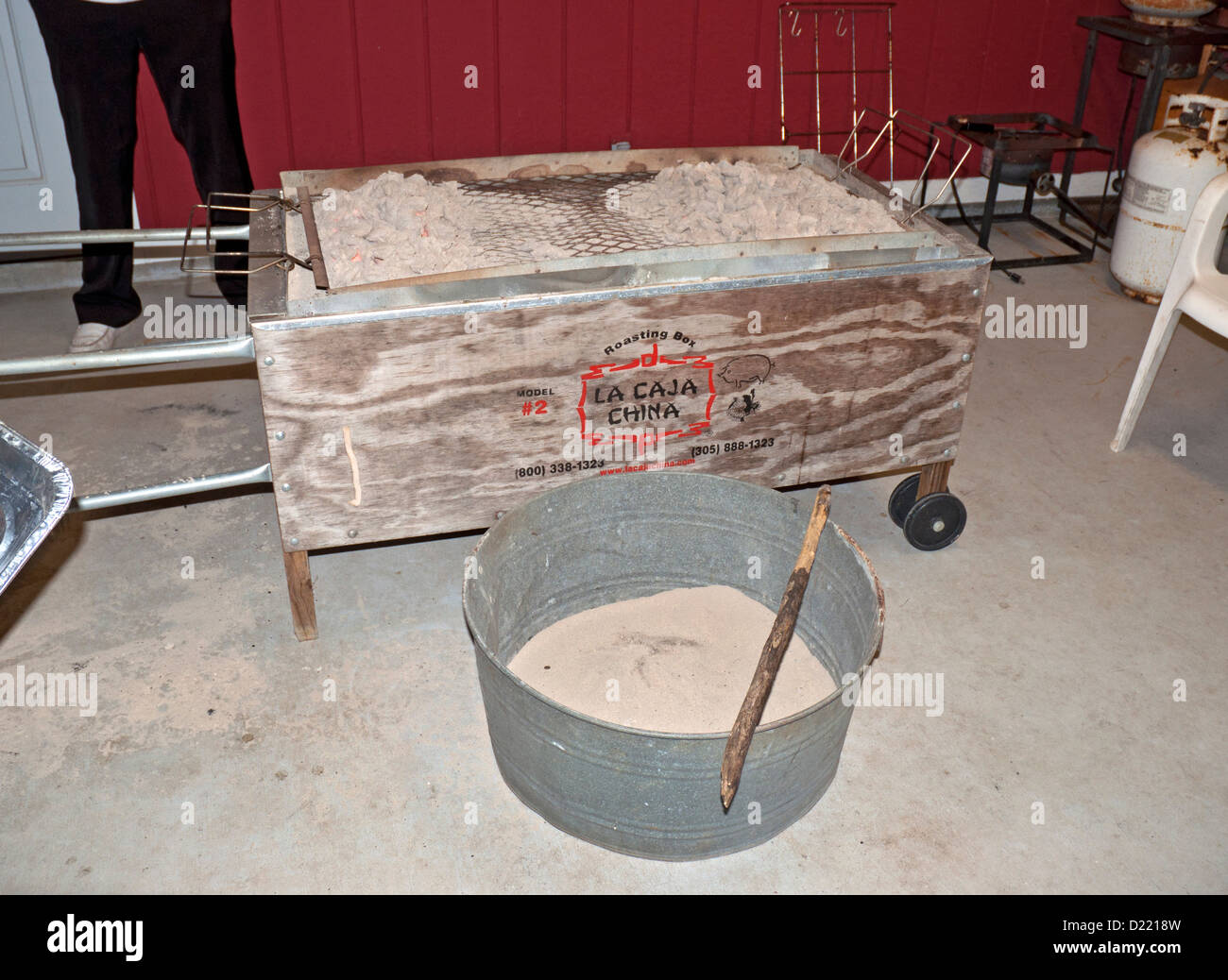 Roasting pig hi-res stock photography and images - Alamy