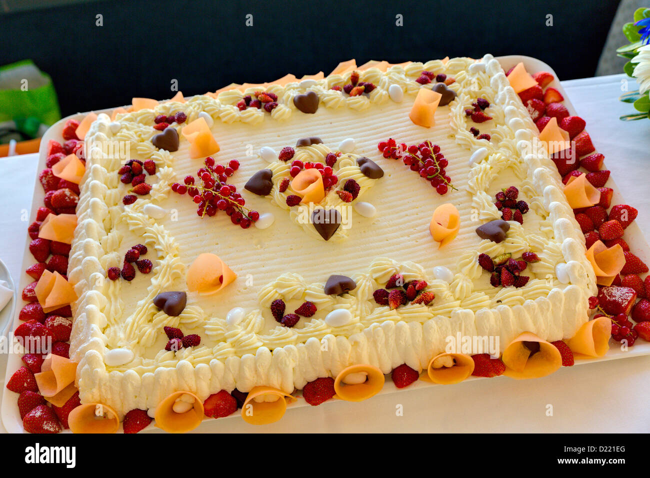 Rectangular cake hi-res stock photography and images - Alamy
