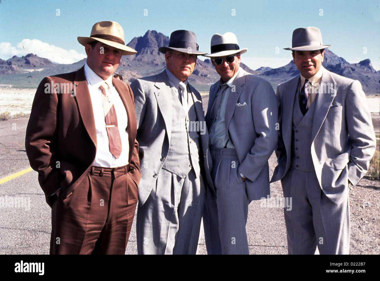 Nach Eigenen Regeln Mulholland Falls v.l., Relyea (Chris Penn), Hoover ...