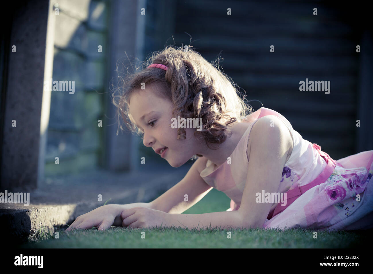 child looking in wonder Stock Photo - Alamy