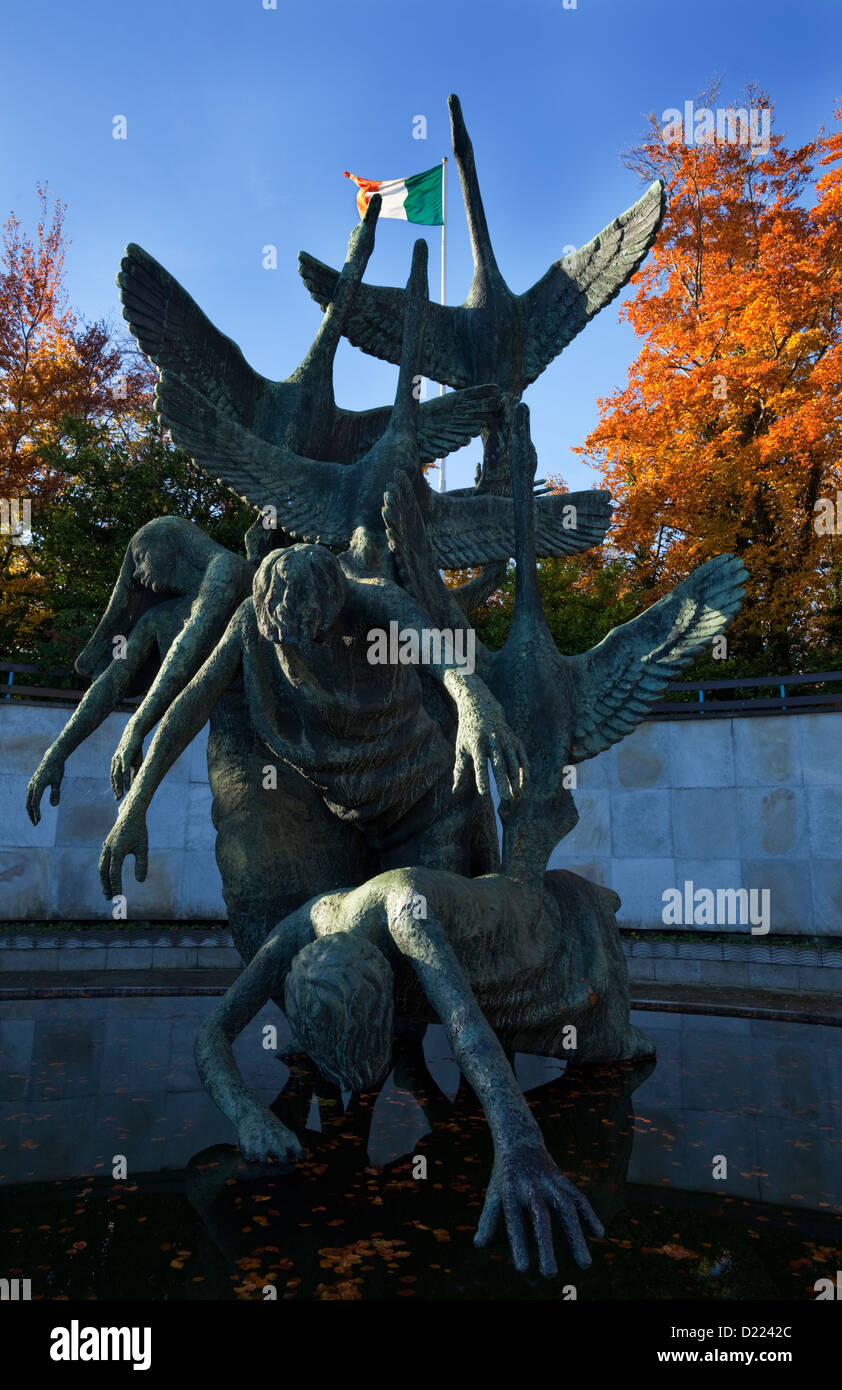 Sculpture of the Children of Lir by Oisín Kelly, Garden of Remembrance ...