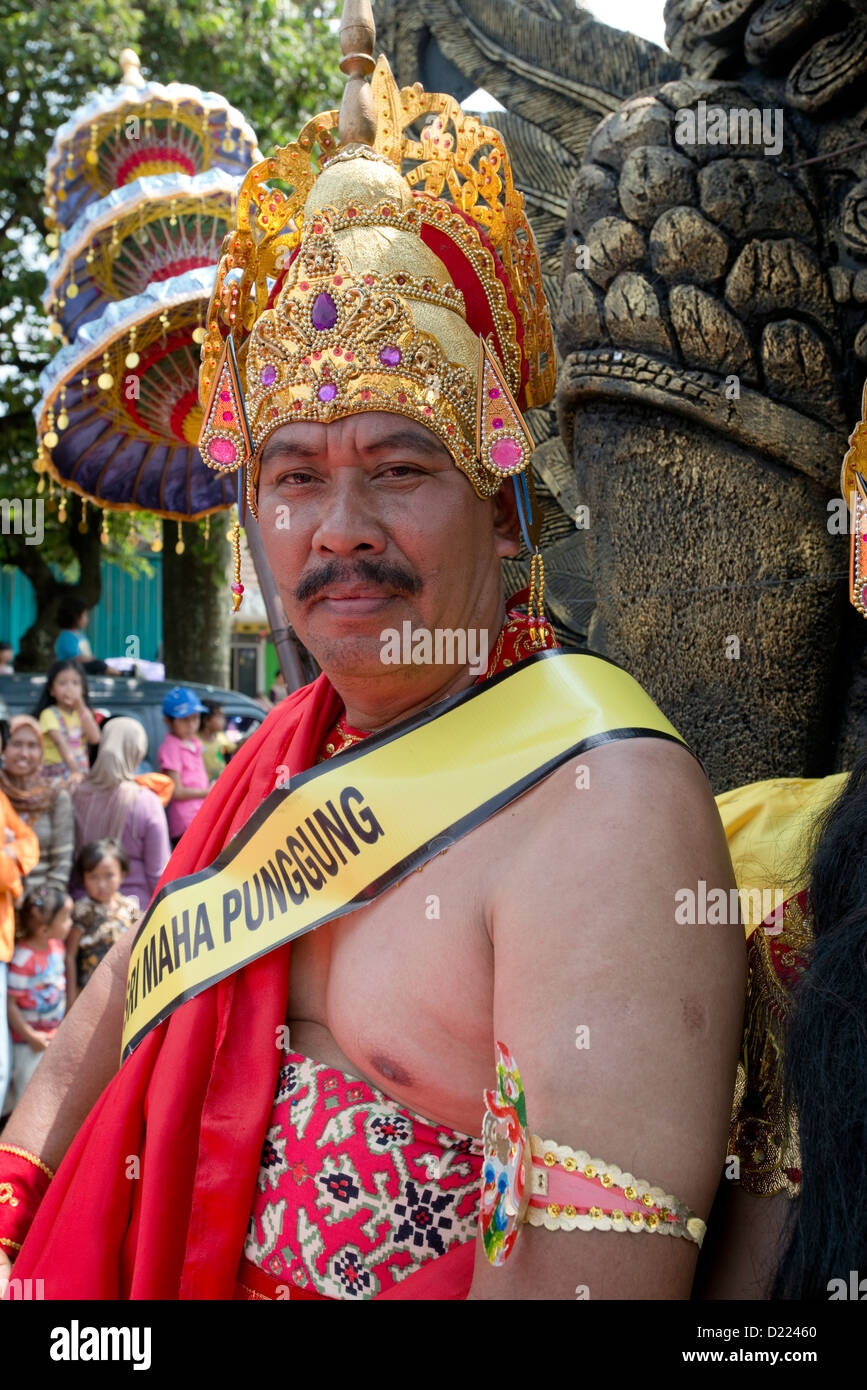 Parade float flowers pageant hi-res stock photography and images - Alamy