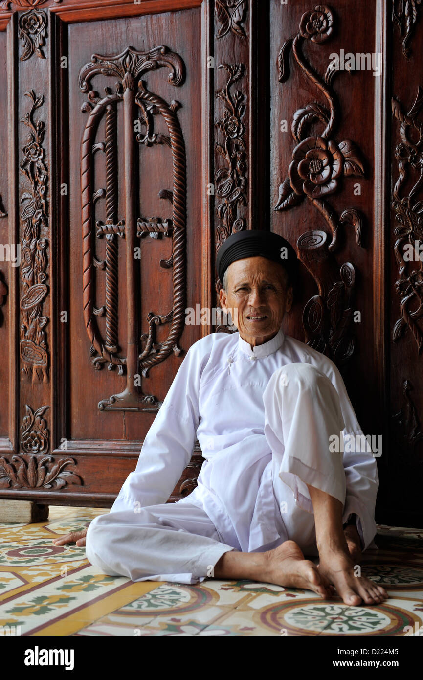 Cao Dai Temple,a temple worker Stock Photo - Alamy