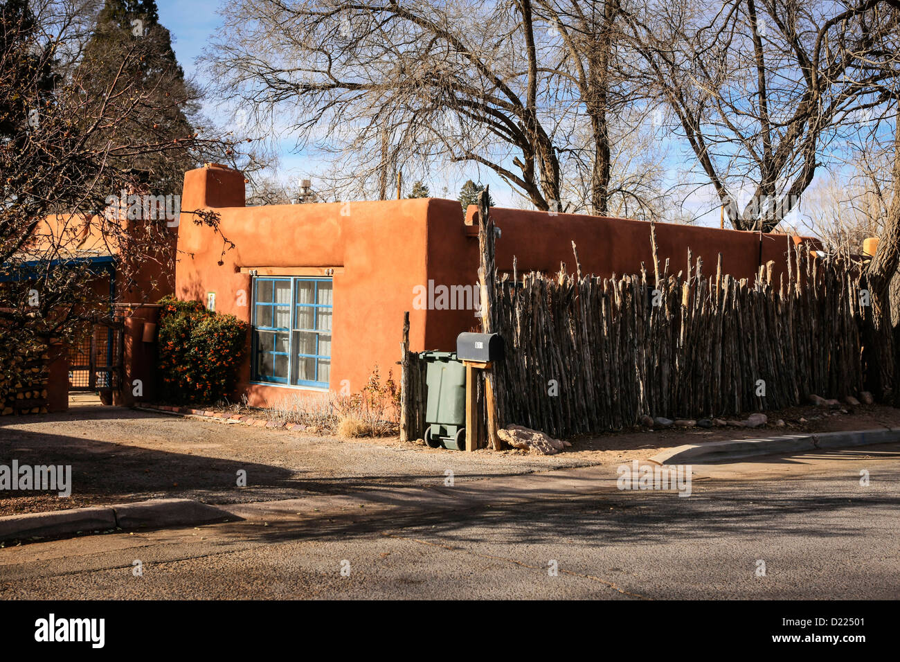 Santa fe style house hi-res stock photography and images - Alamy