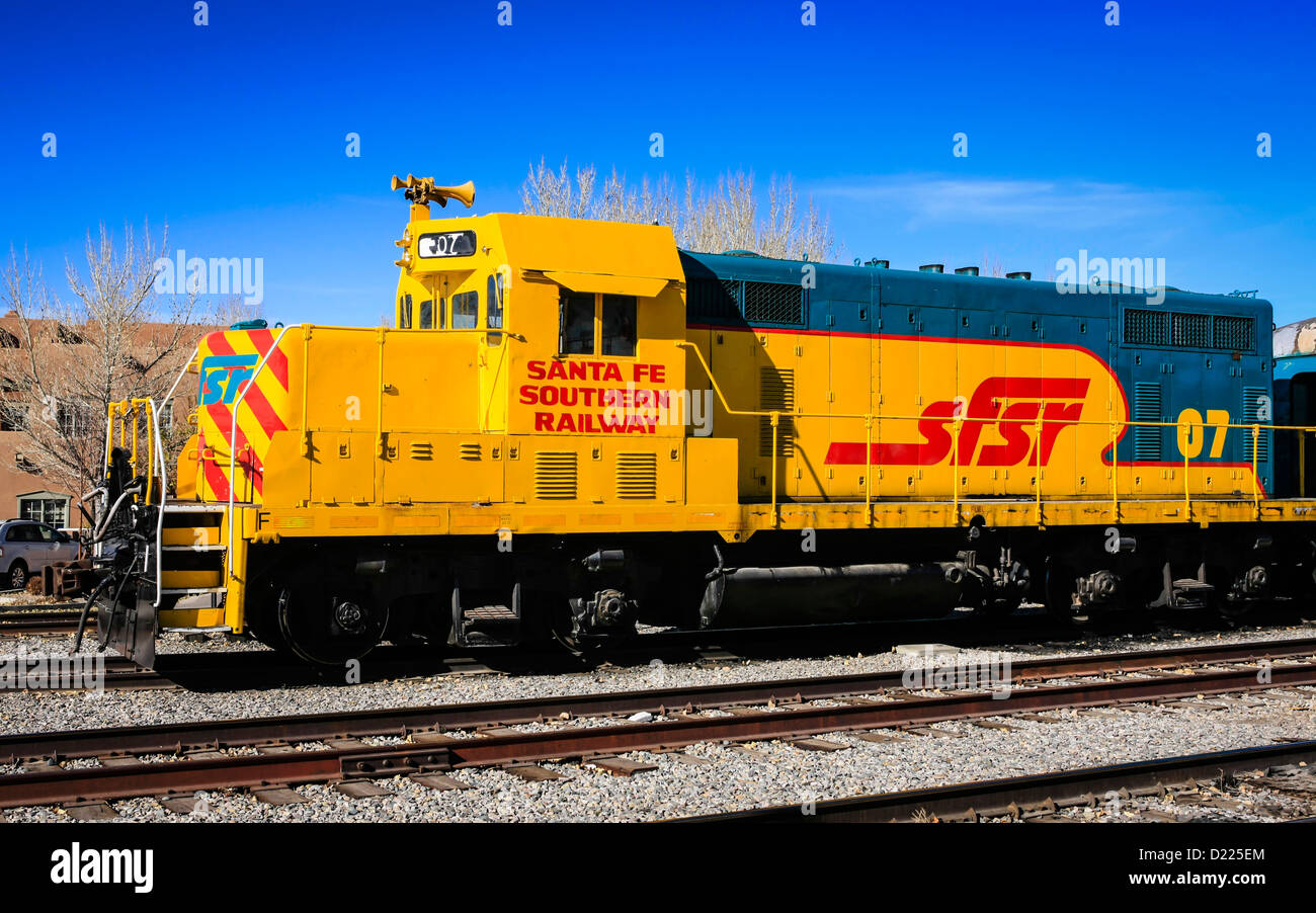 Santa Fe Southern Railway bright yellow locomotive Stock Photo - Alamy