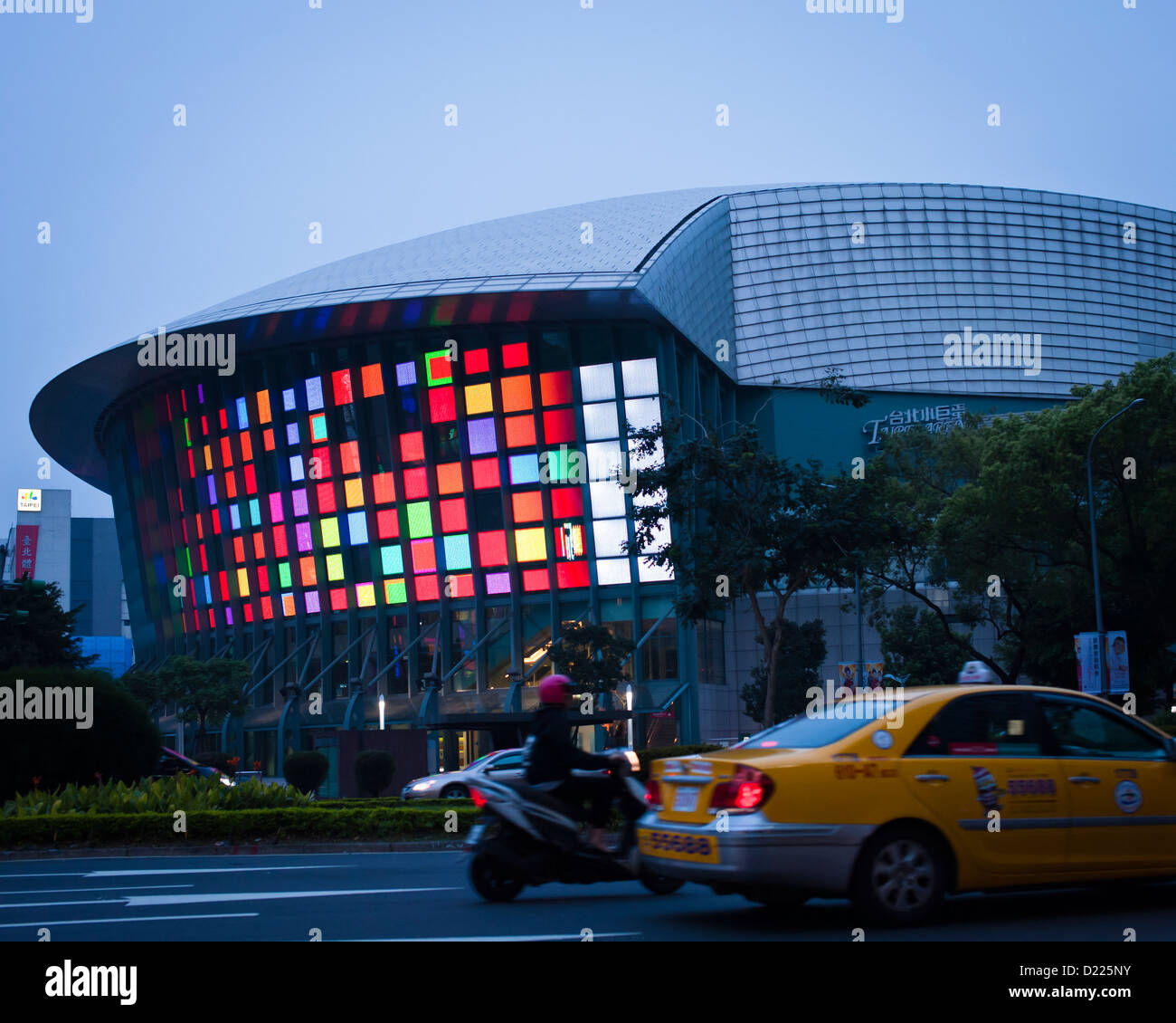 Traffic around a huge screen,Taipei Stock Photo - Alamy