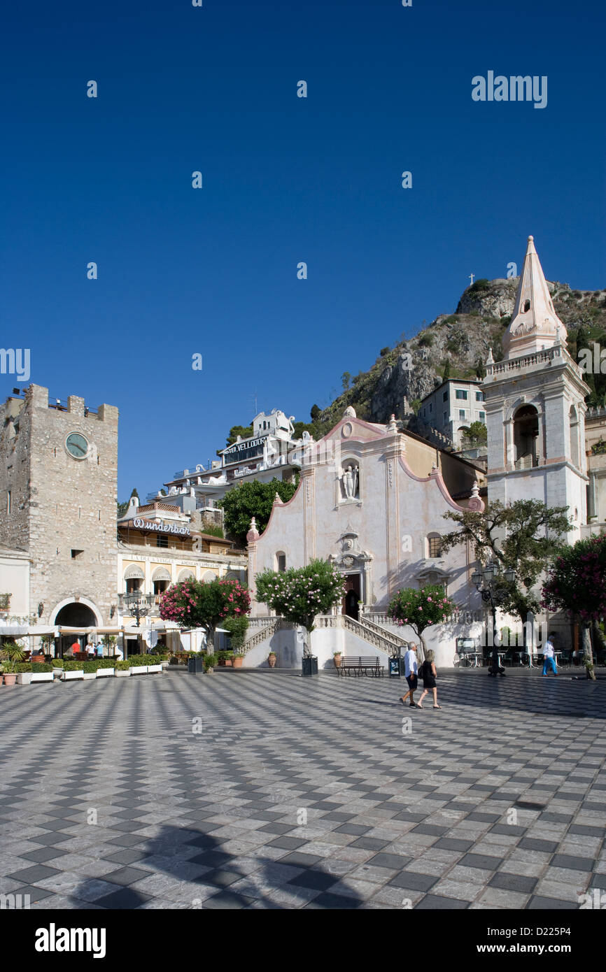 Taormina main square hi-res stock photography and images - Alamy