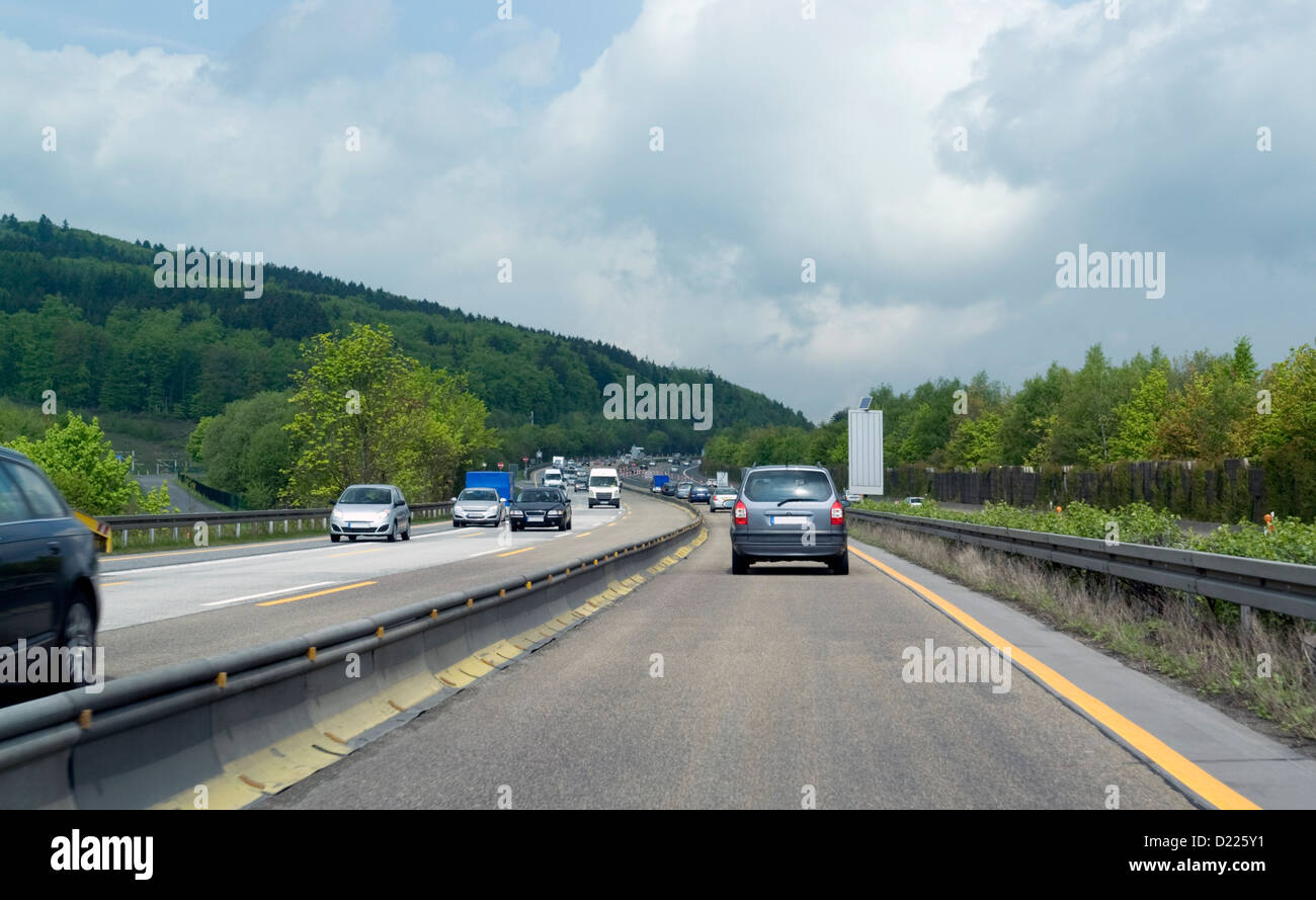 Two lane divided highway hi-res stock photography and images - Alamy