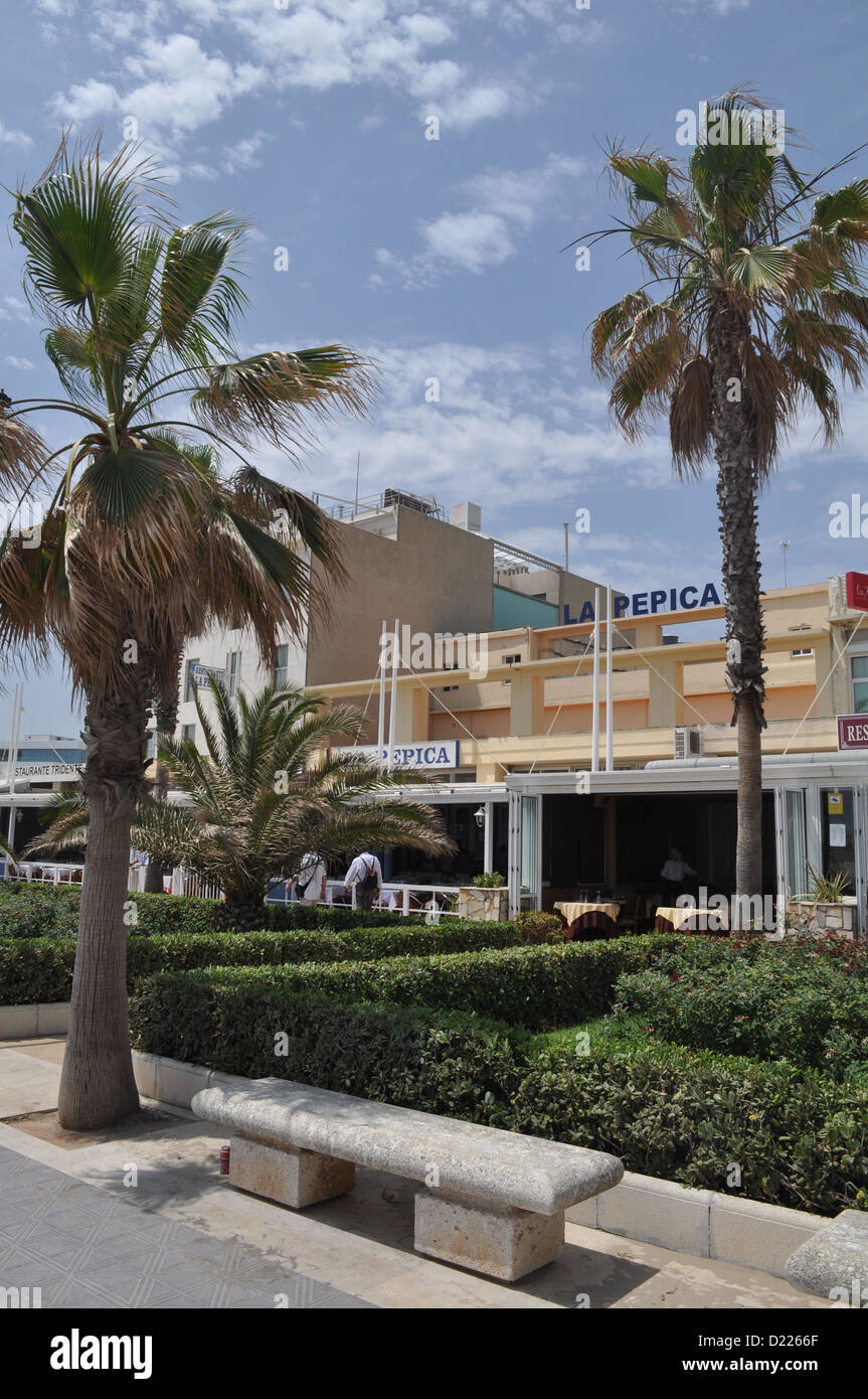 Neptuno de color hi-res stock photography and images - Alamy