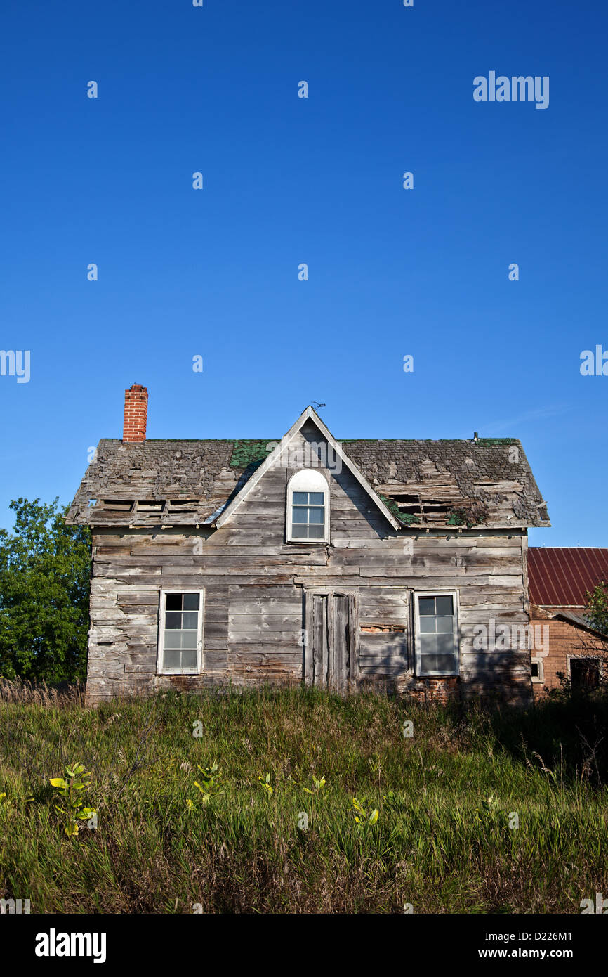 Dilapidated farm house disrepair hi-res stock photography and images - Alamy