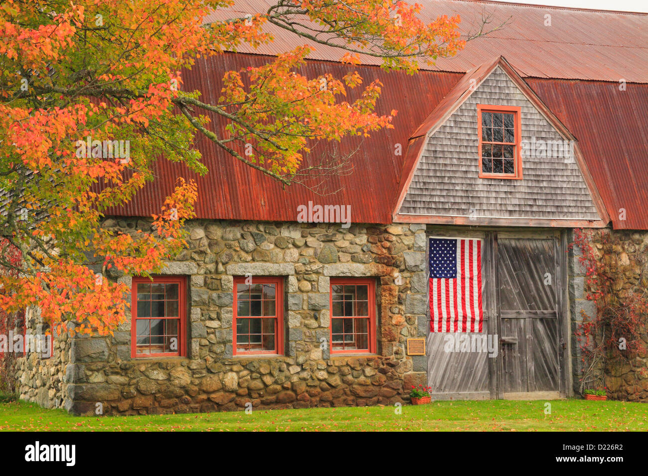 Bar maine historic stone barn hi-res stock photography and images - Alamy