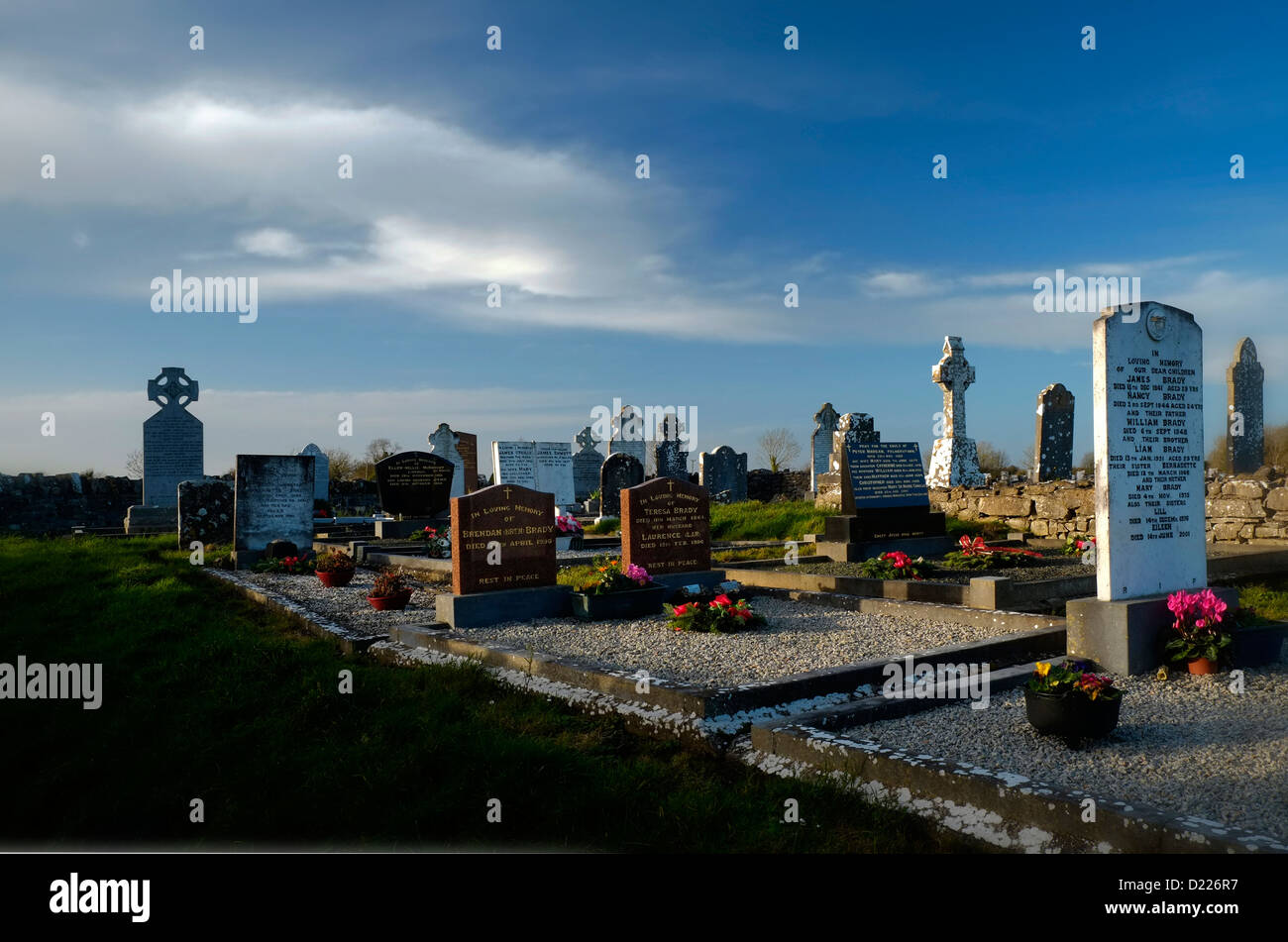Old graveyard hi-res stock photography and images - Alamy