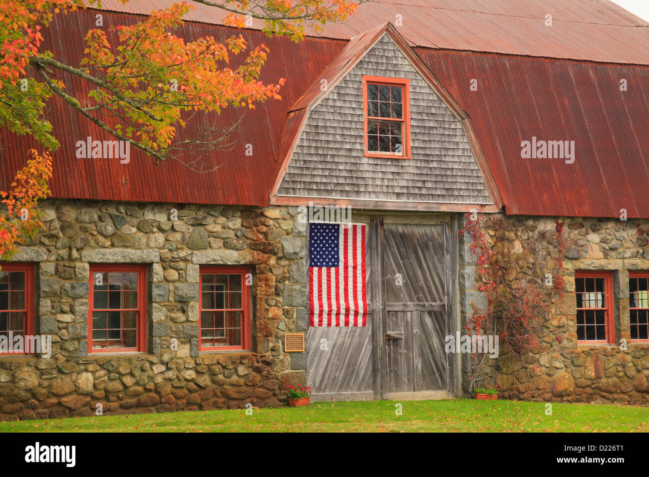 Stone barn farm new england hi-res stock photography and images - Alamy