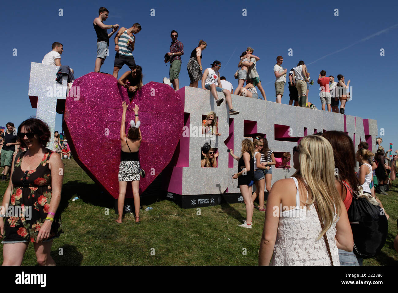the bestival sign with crowds at bestival festival, isle of white, uk ...