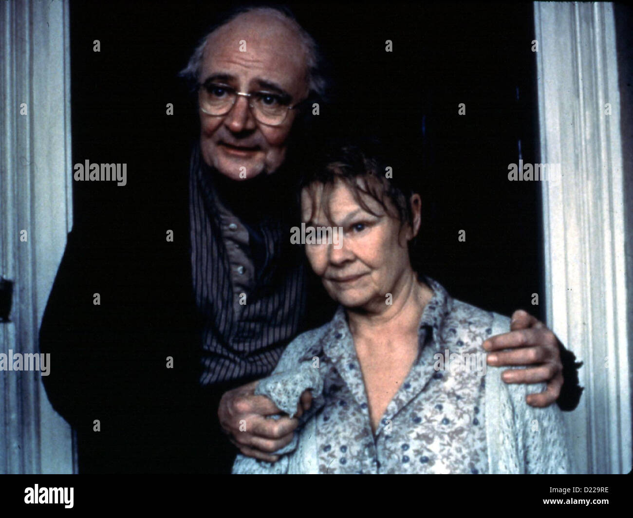 Iris Iris Judi Dench, Jim Broadbent *** Local Caption *** 2001 Buena ...