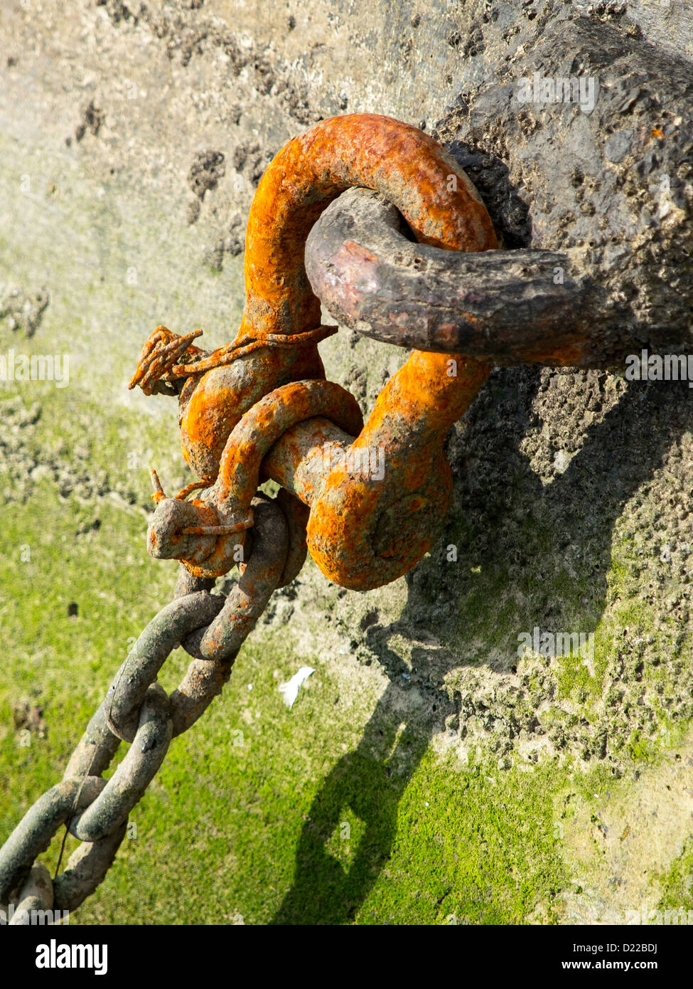 old rusty chain on the boat dock Stock Photo - Alamy