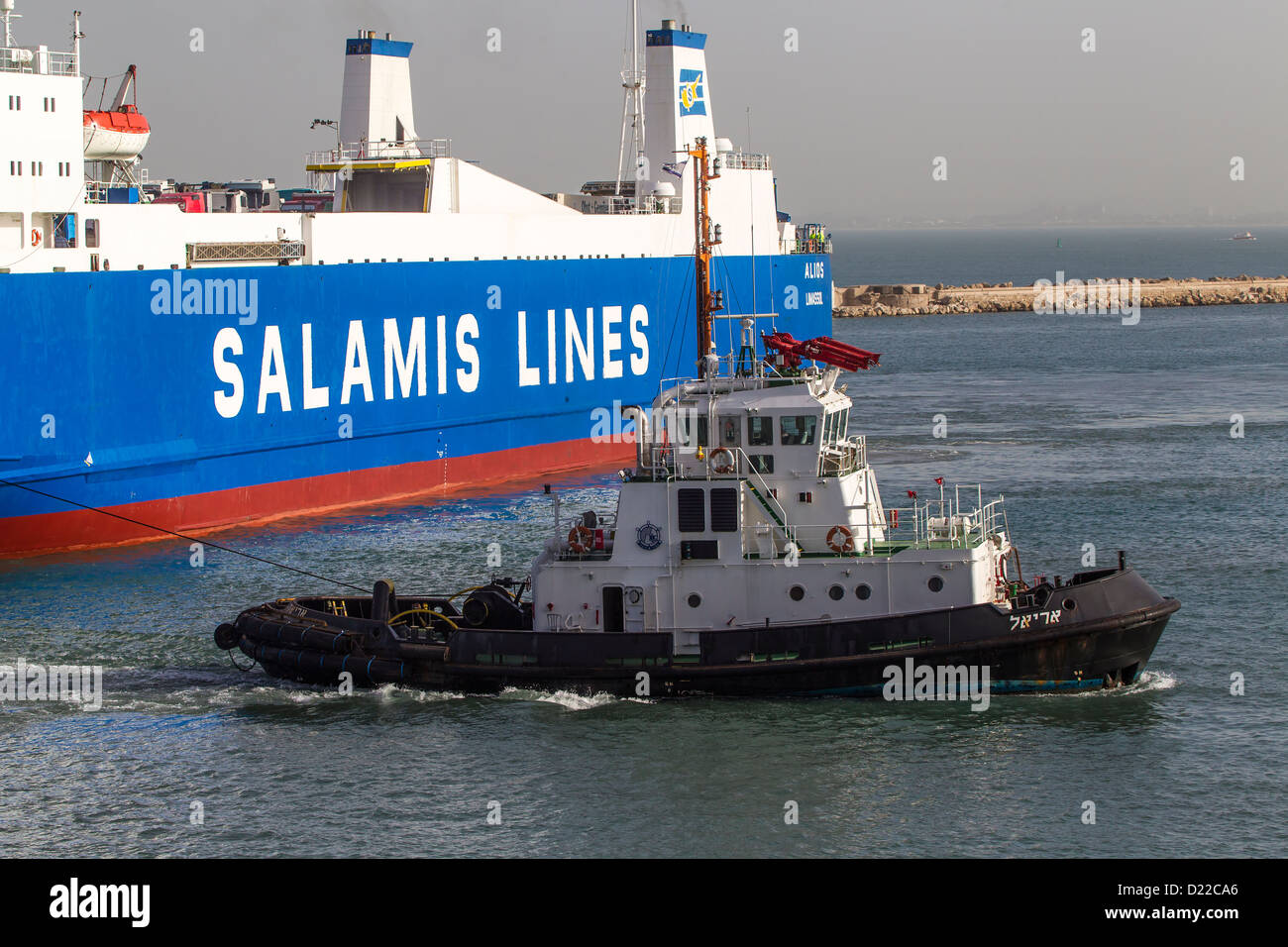 Ship entering harbour hi-res stock photography and images - Alamy