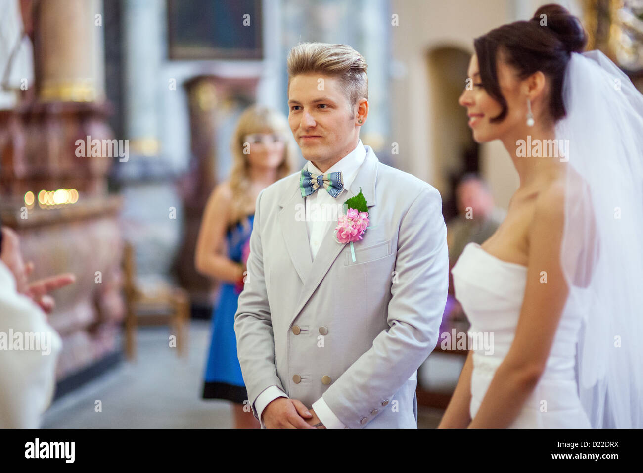 Couple getting married church hi-res stock photography and images - Alamy