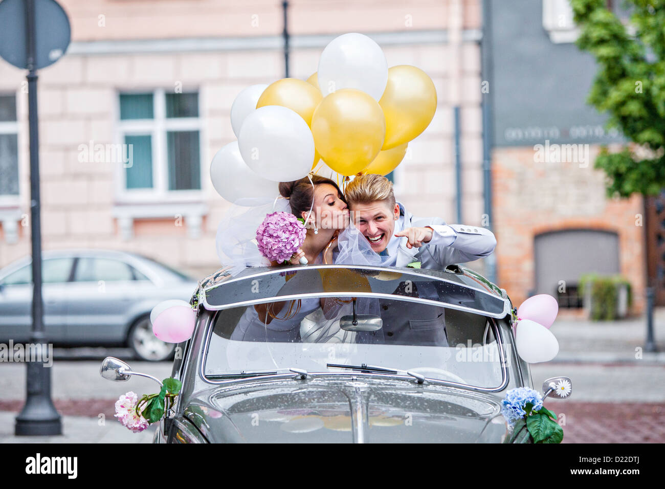 Young couple in the car on their wedding day Stock Photo - Alamy