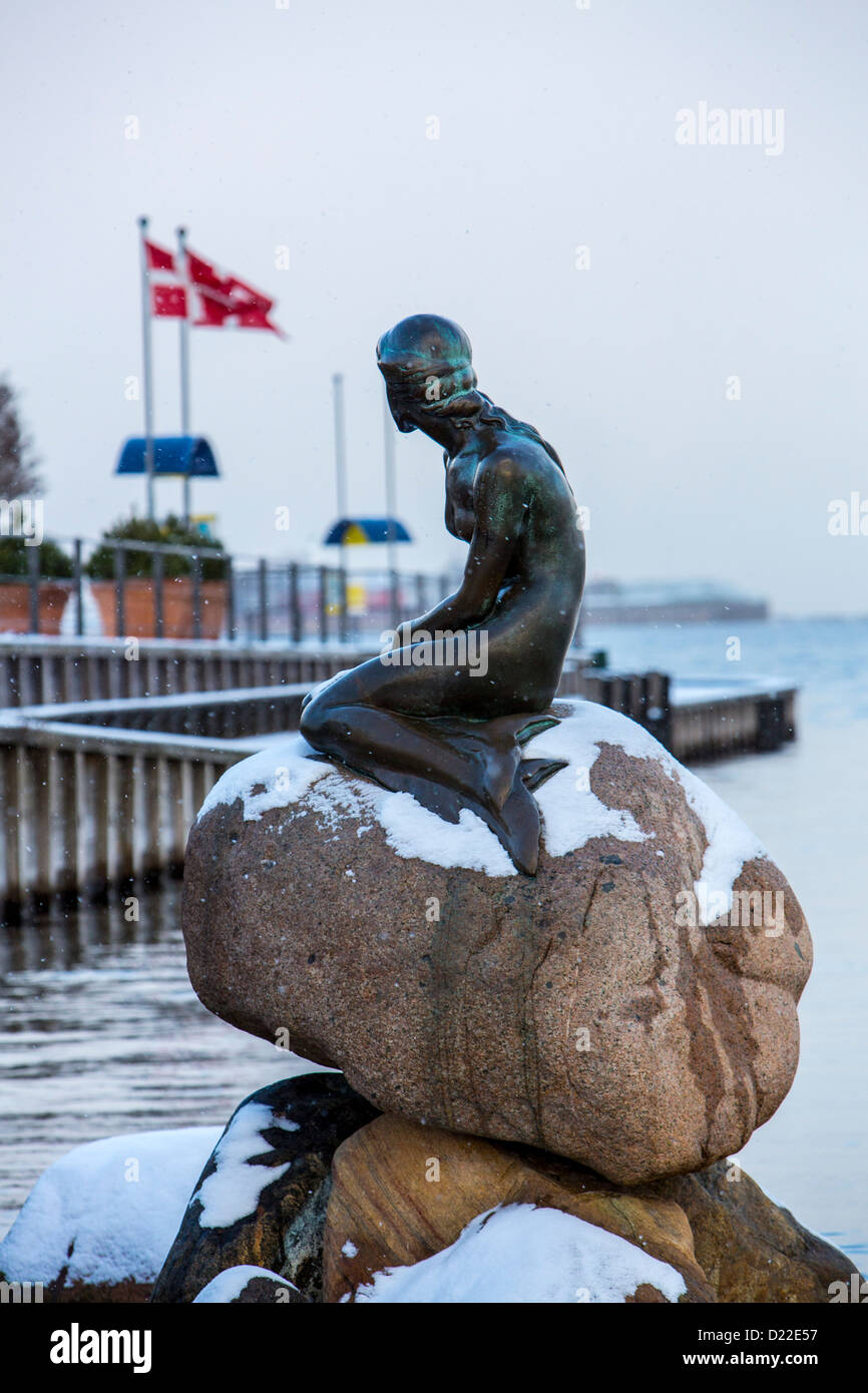 Little mermaid copenhagen snow hi-res stock photography and images - Alamy