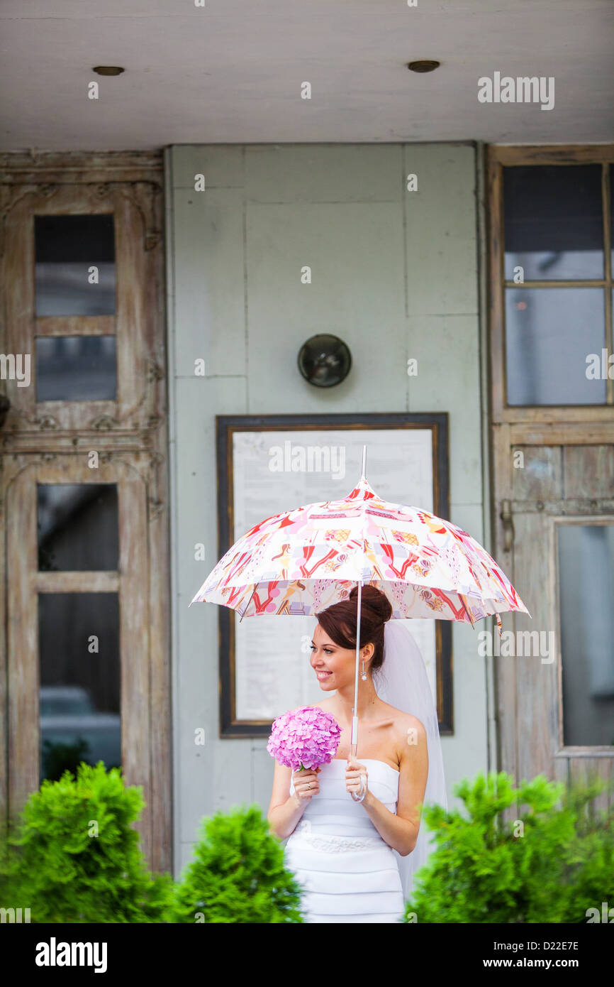 Young bride on her wedding day Stock Photo - Alamy