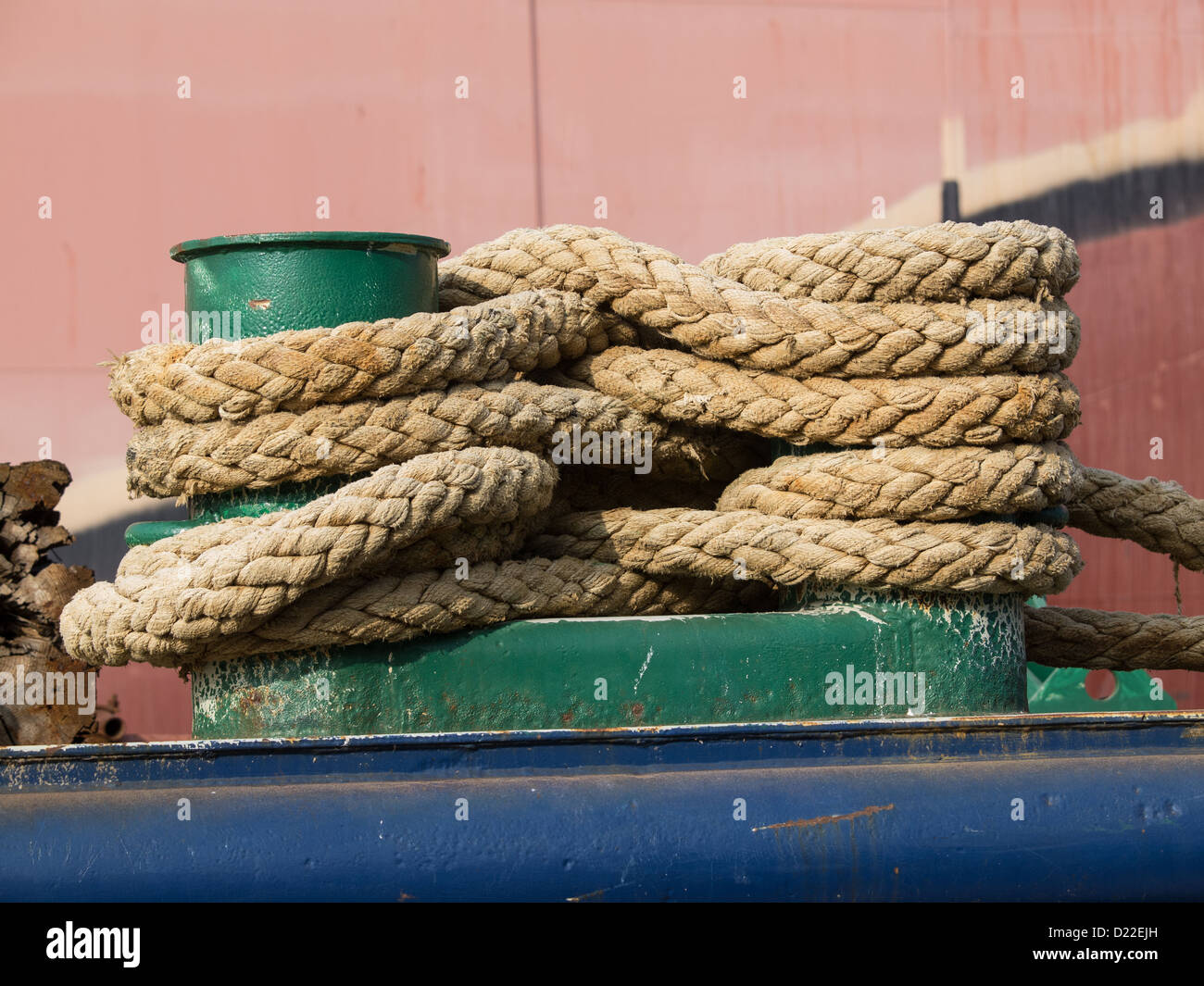 ropes wrapped on the bitt Stock Photo - Alamy