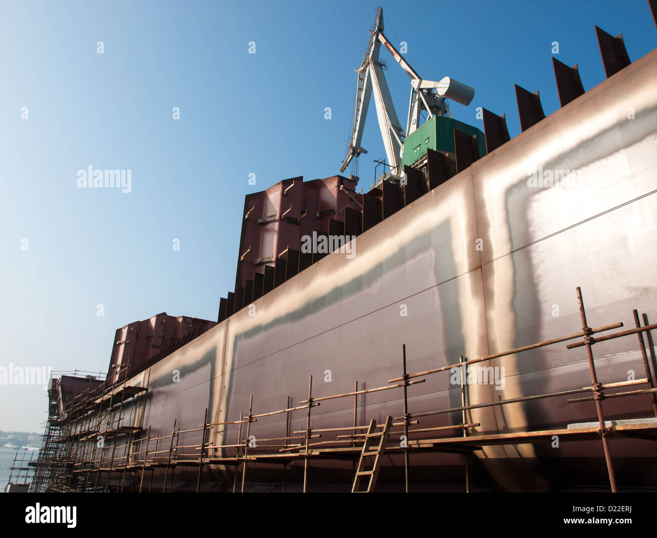 Shipyard shipbuilding crane dock hi-res stock photography and images ...