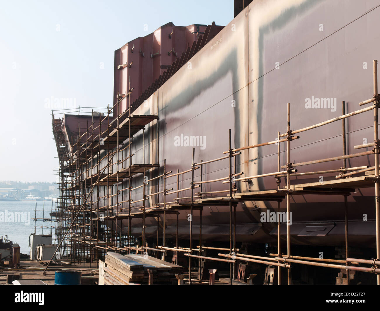 Ship building scaffolding in shipyard hi-res stock photography and ...