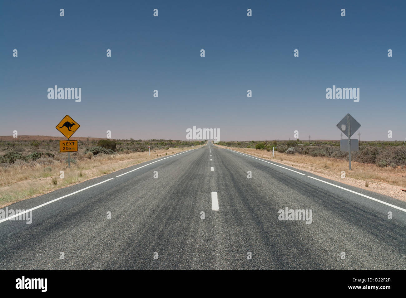 Australia outback road hi-res stock photography and images - Alamy