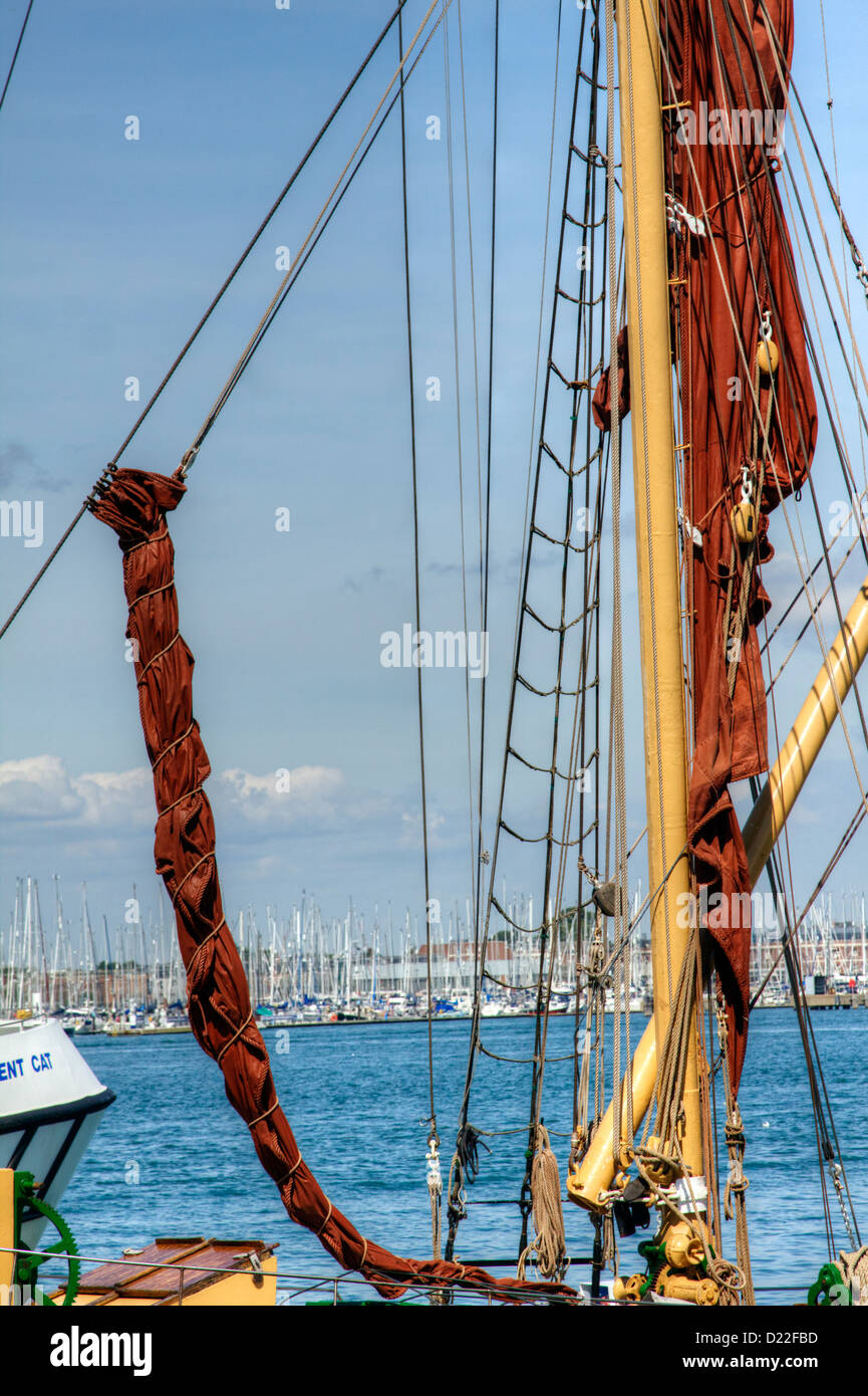 Rig thames hi-res stock photography and images - Alamy