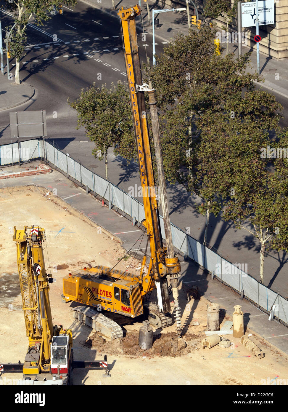 The MAIT HR 180 is a powerful drilling rig used in construction, mining ...