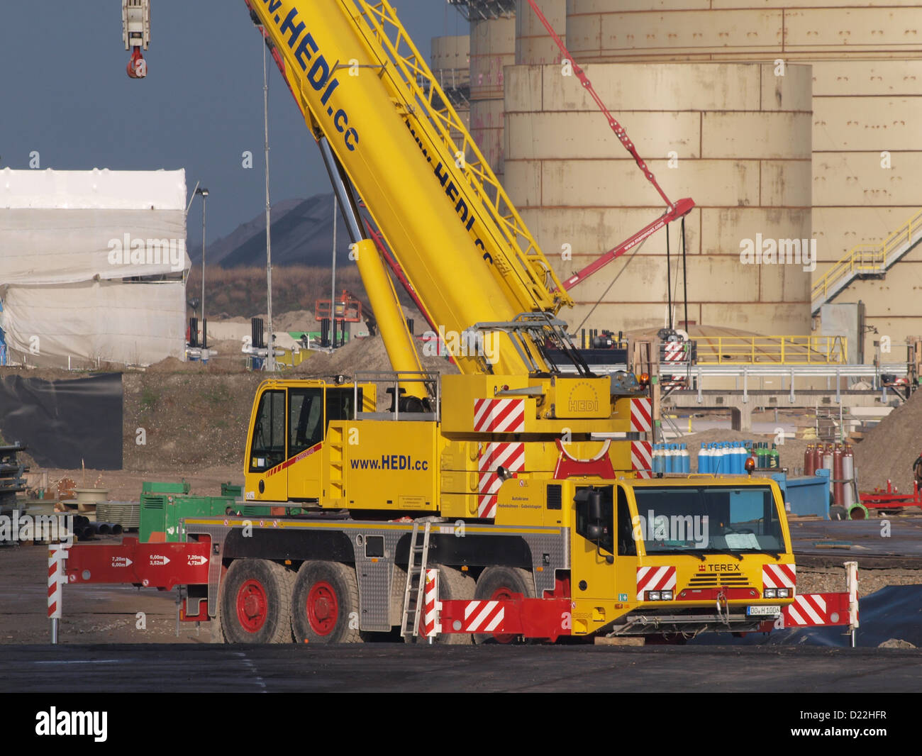 Lift and move materials hi-res stock photography and images - Alamy