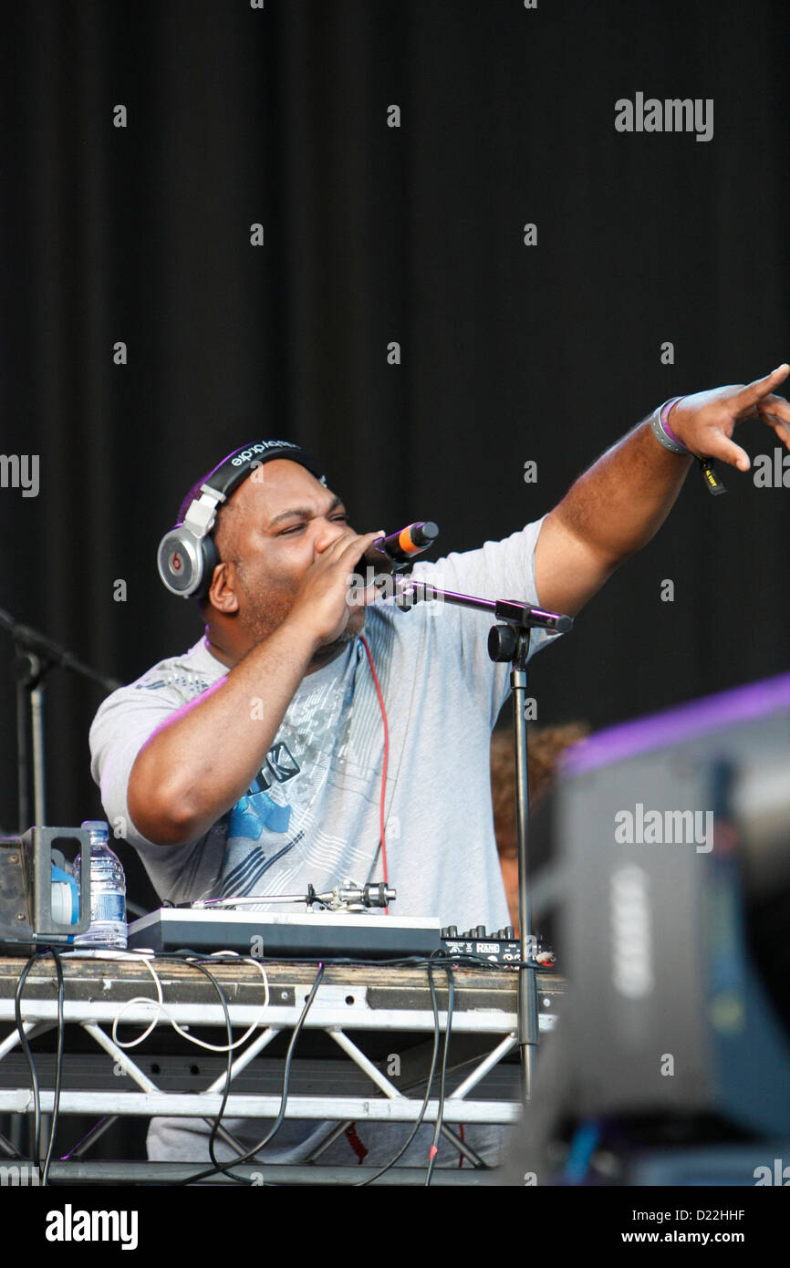 Vincent Mason aka Maseo OF DE LA SOUL LIVE ON STAGE AT BESTIVAL ...