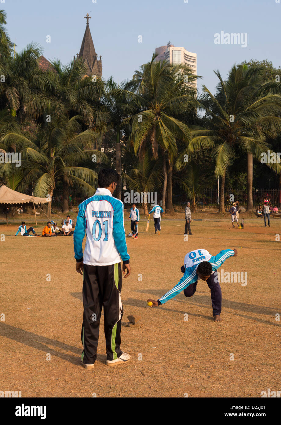 Weekend cricket matches at the Maidan Park, Mumbai, Bombay, India Stock ...