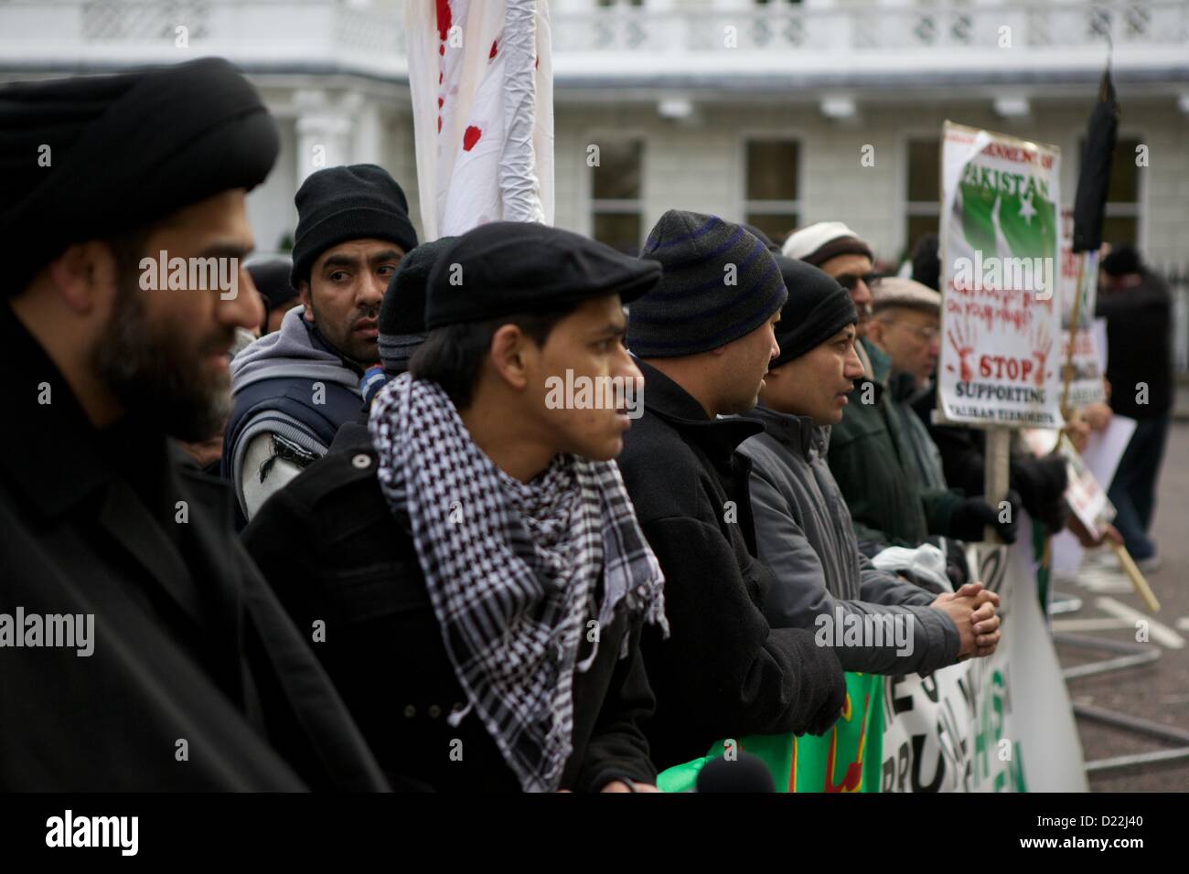Members of shia muslim community hi-res stock photography and images ...