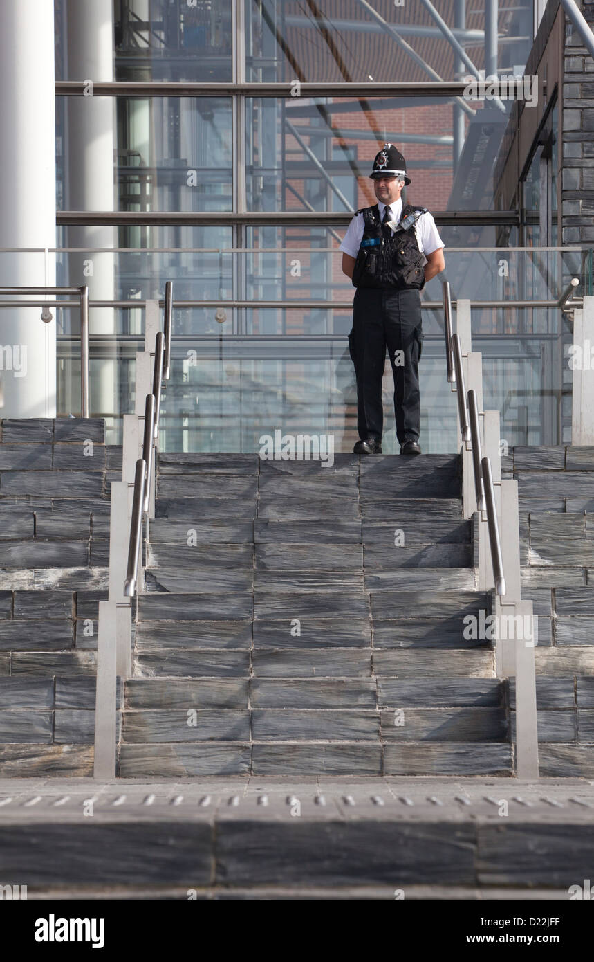 Uk policeman hi-res stock photography and images - Alamy