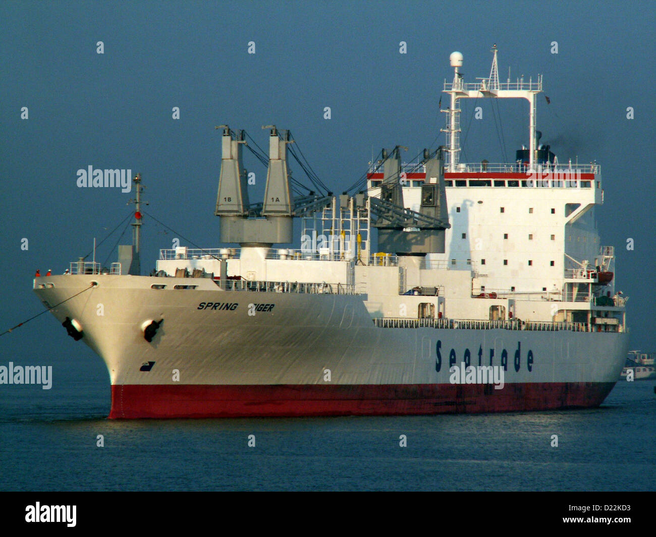 The SPRING TIGER is a reefer vessel with IMO 8312605, used in ...