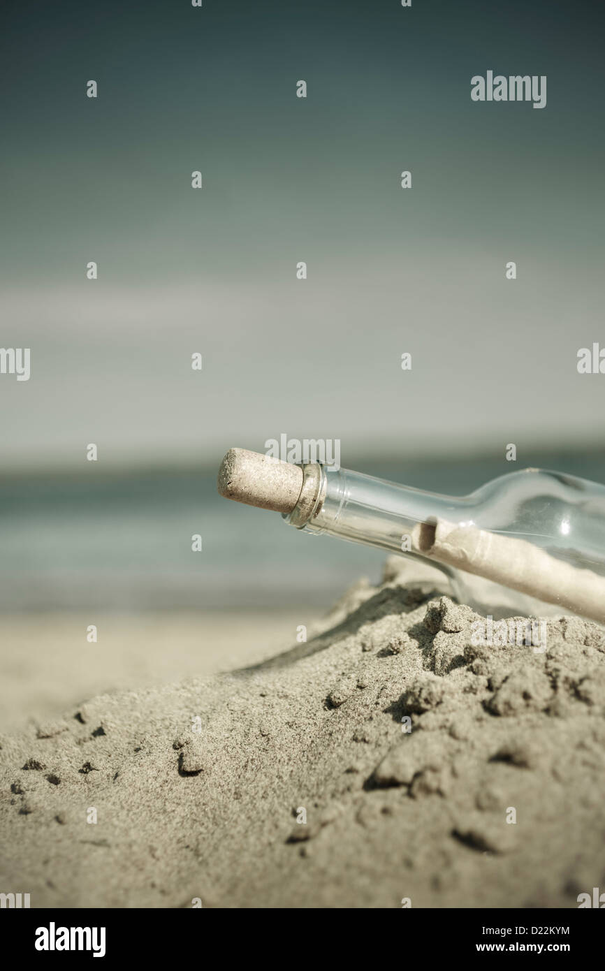 Blue bottle washed up on beach hi-res stock photography and images - Alamy