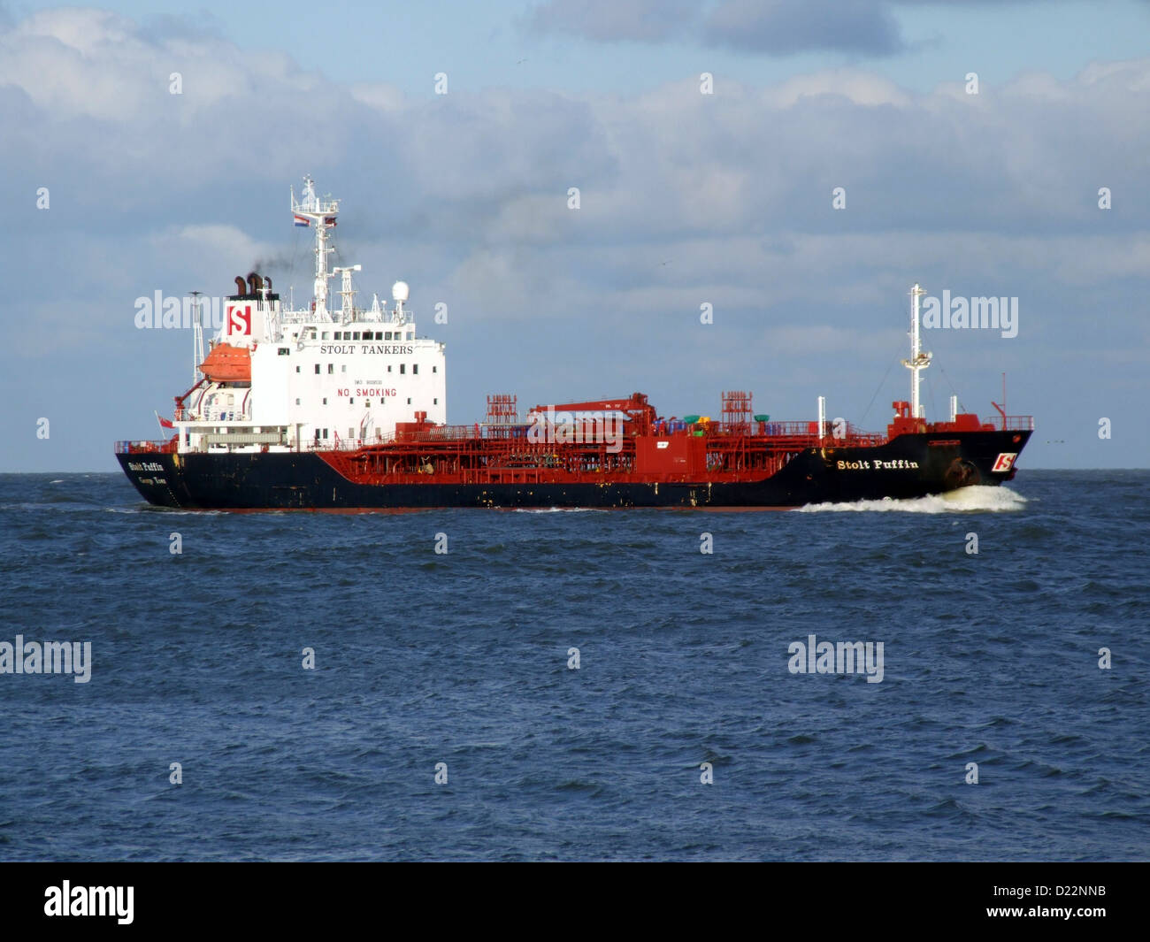 Stolt puffin hi-res stock photography and images - Alamy