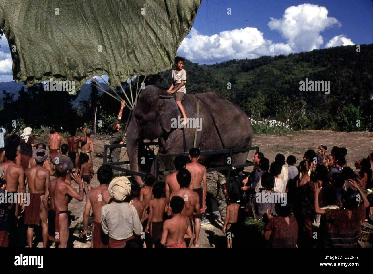 Operation Dumbo Operation Dumbo Drop Szene *** Local Caption *** 1995 ...