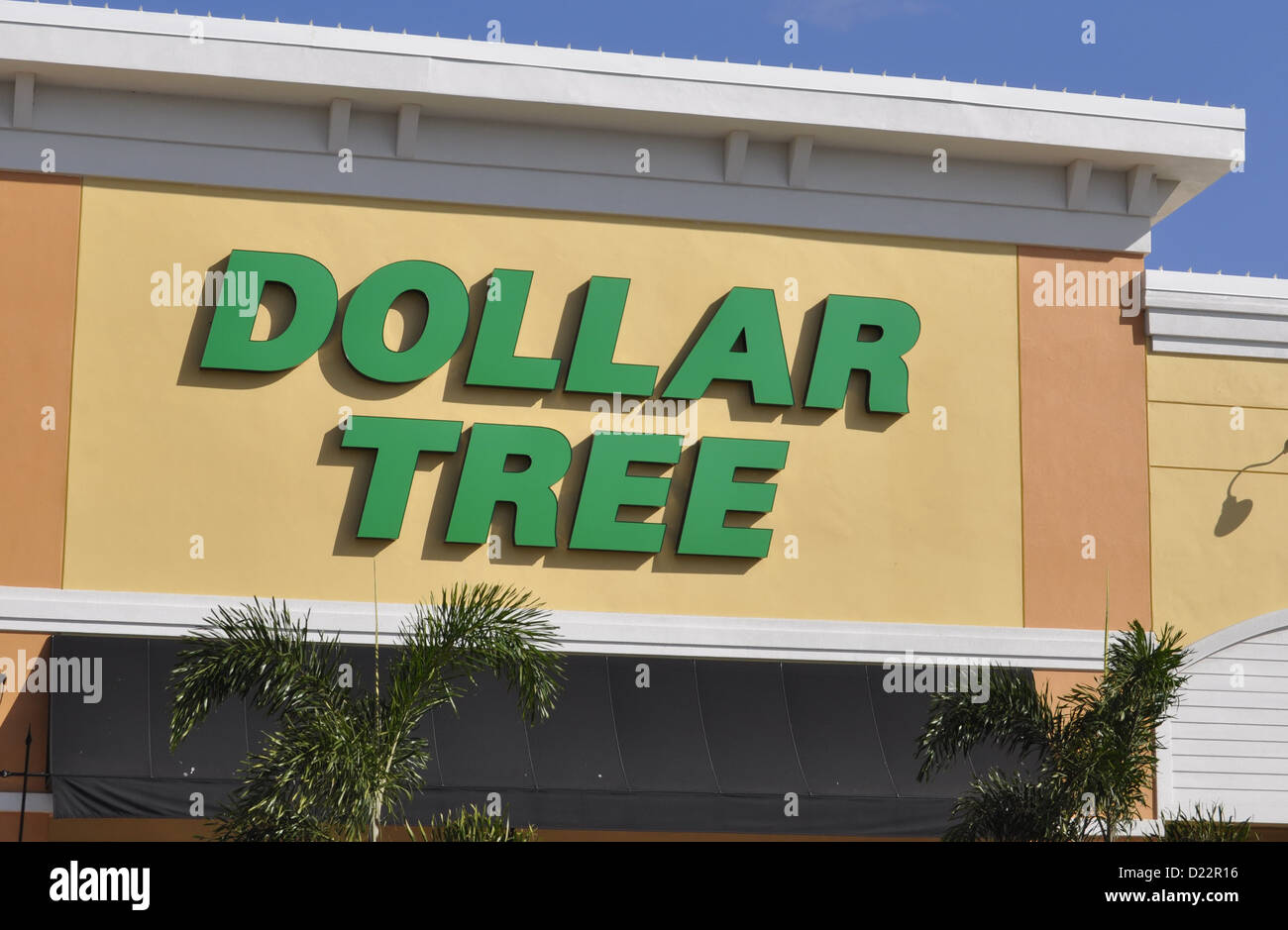 The Dollar Tree Store High Resolution Stock Photography and Images - Alamy