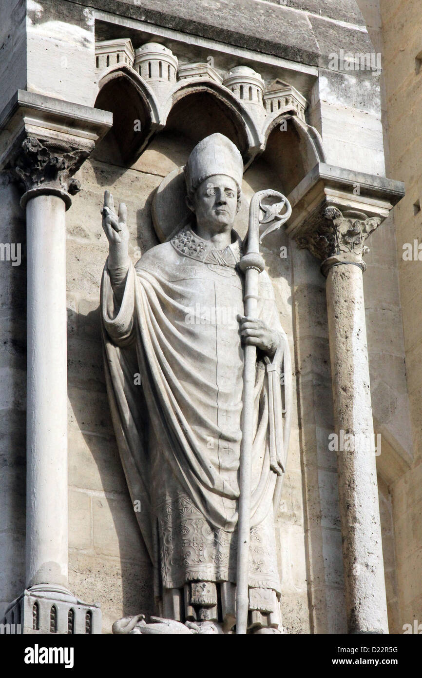 Pope statue on Notre dame cathedral, Paris, France Stock Photo - Alamy