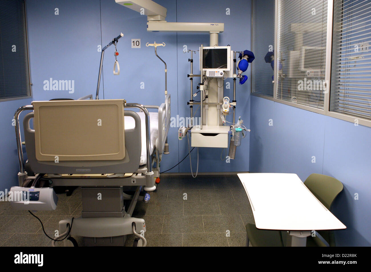 Spain hospital bed hi-res stock photography and images - Alamy