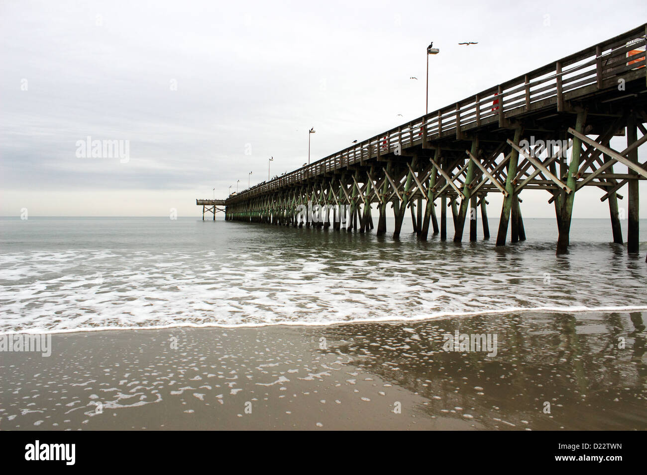 Fishing pier structure hi-res stock photography and images - Alamy