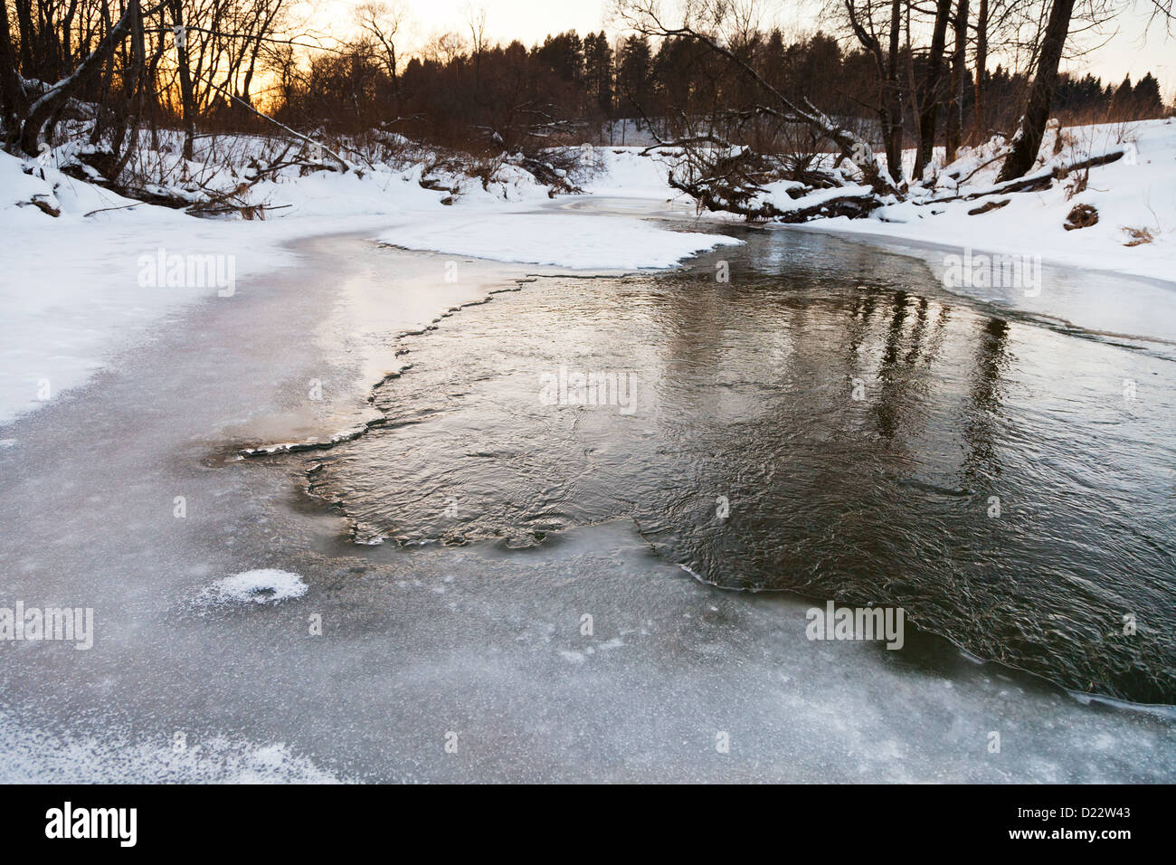 Icebound lake hi-res stock photography and images - Alamy