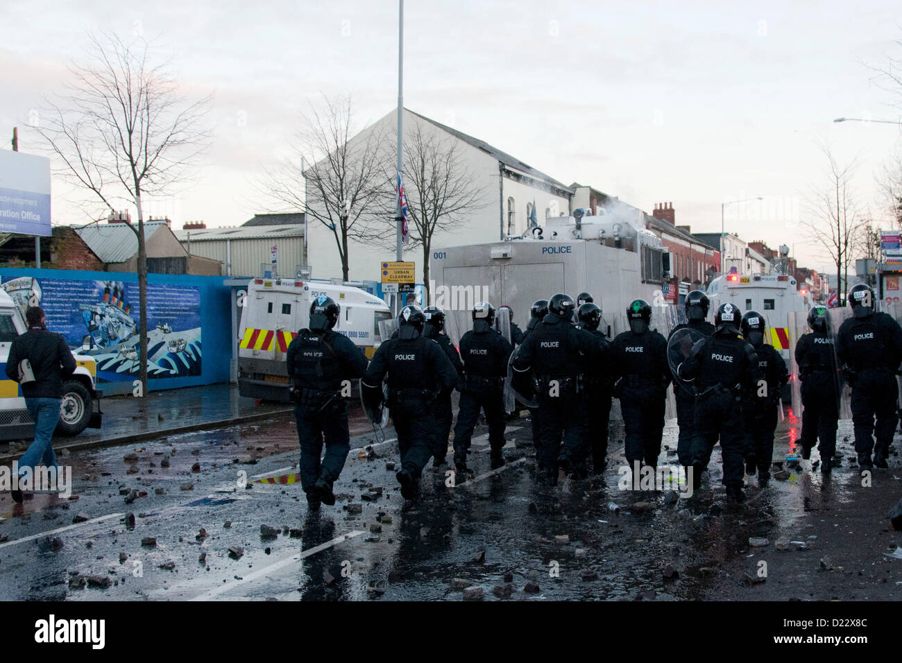 Belfast, UK. 12/01/13. Riot police charging Loyalist youths as rioting ...