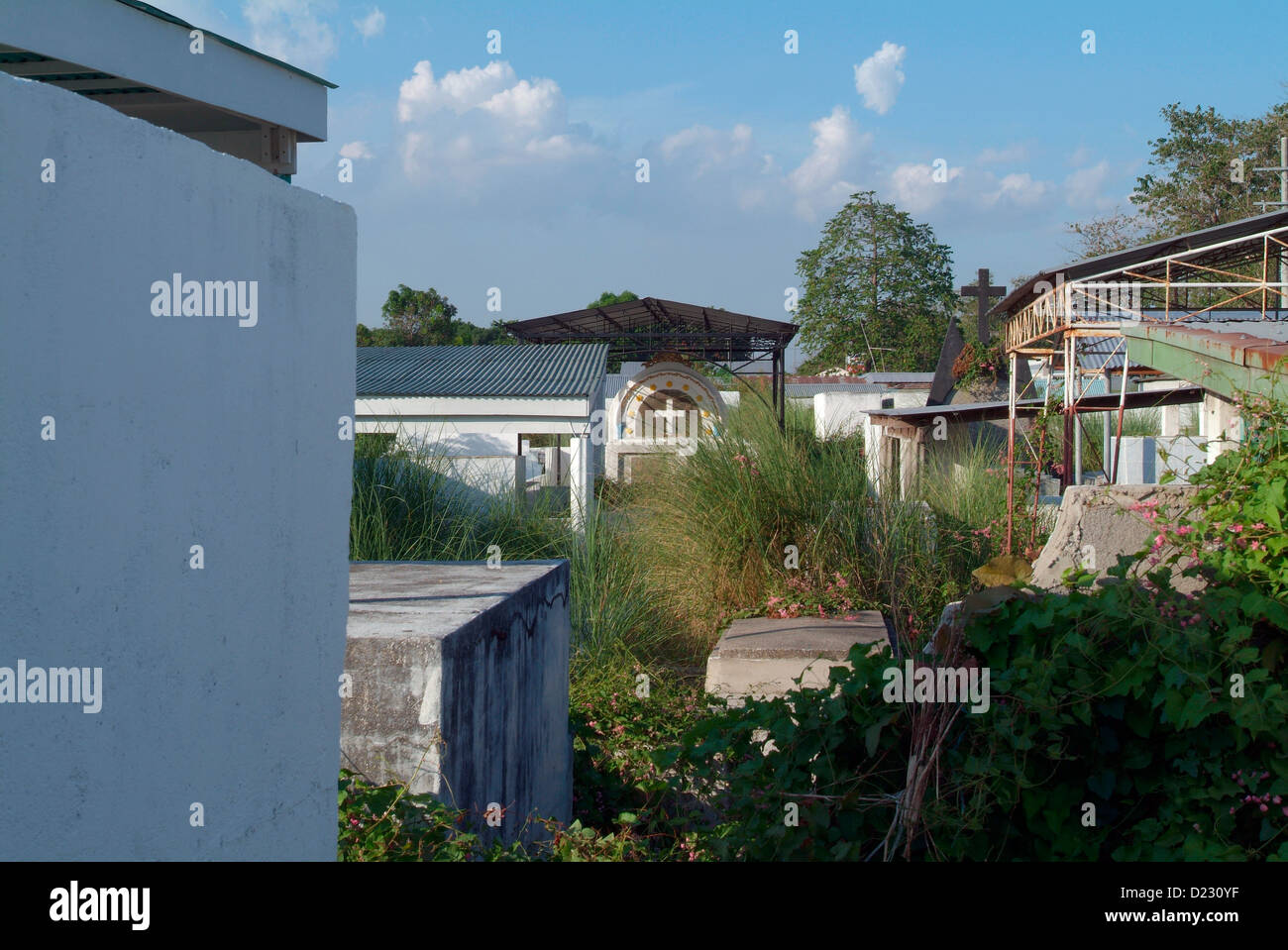 Neglected cemetery philippines hi-res stock photography and images - Alamy