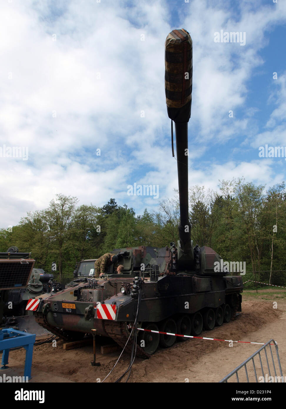 Howitzer 2000nl pzh2000 hi-res stock photography and images - Alamy
