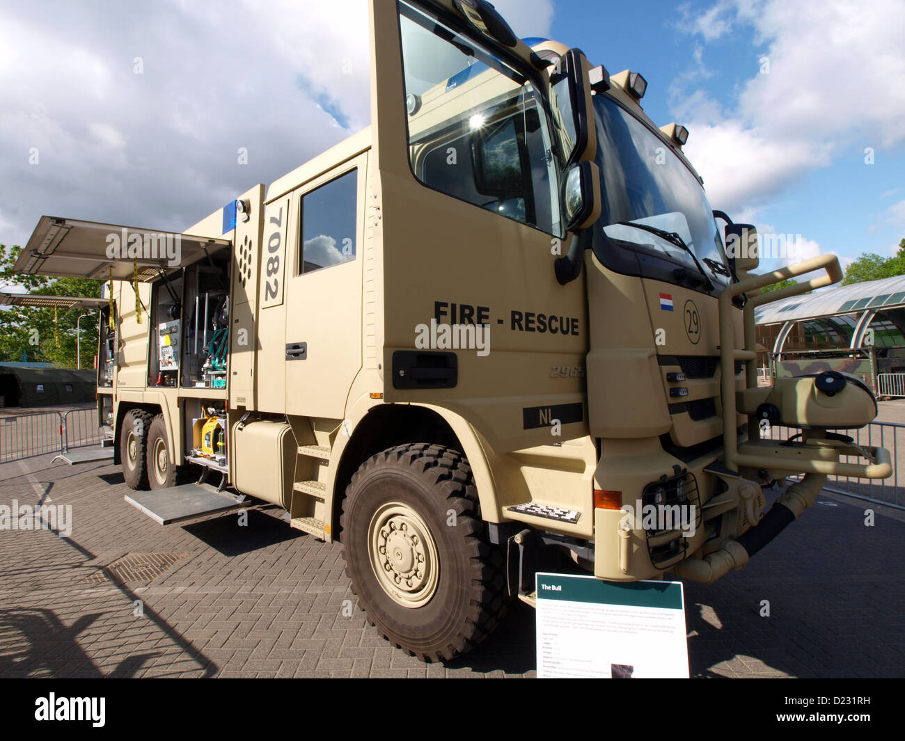 Mercedes actros truck hi-res stock photography and images - Alamy